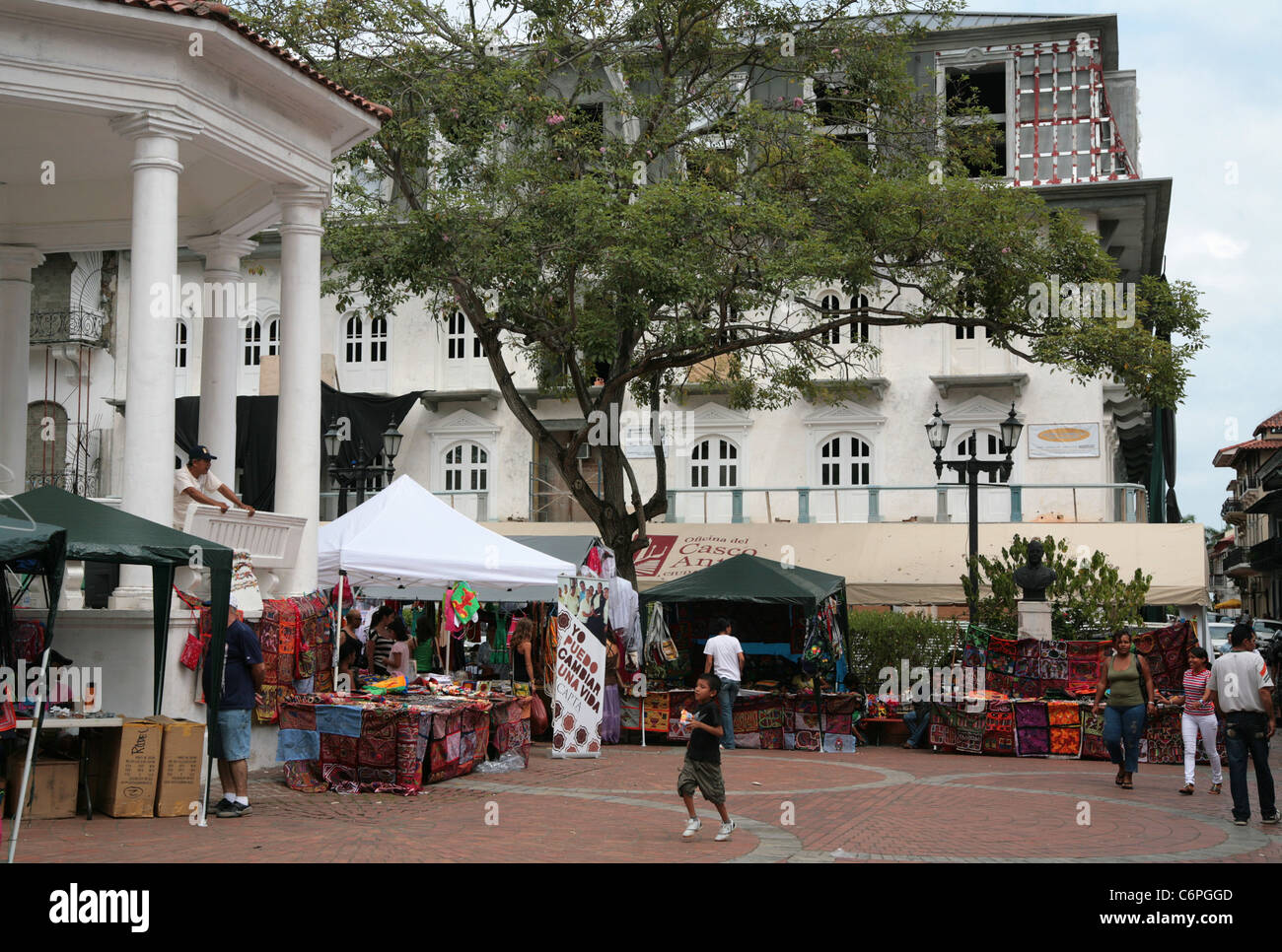Street market at Cathedral Plaza, Panama City Stock Photo - Alamy