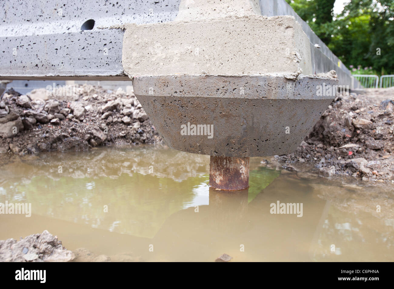 Steel piling house hi-res stock photography and images - Alamy