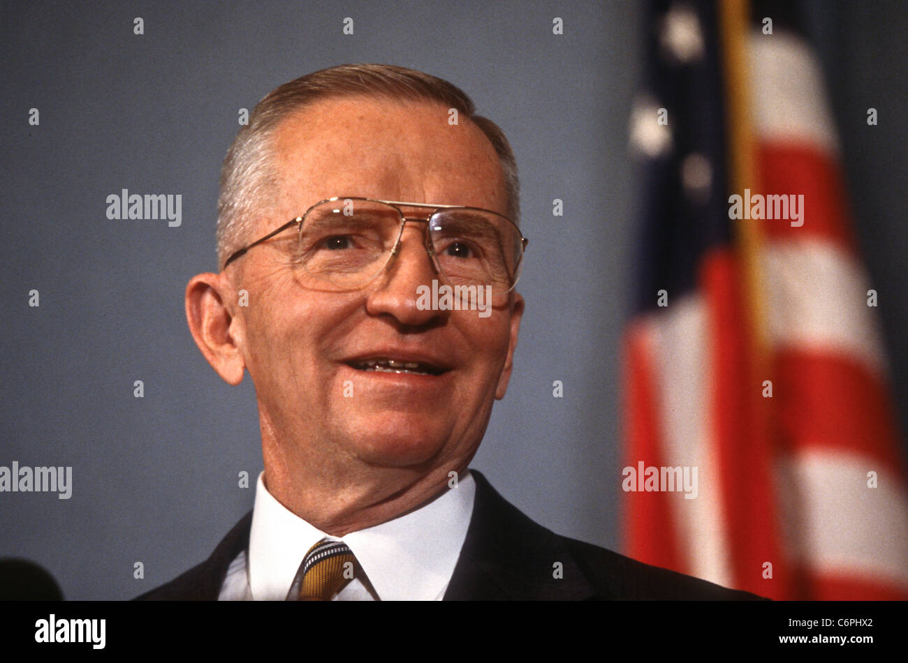 Reform party presidential candidate Ross Perot speaks at the National ...