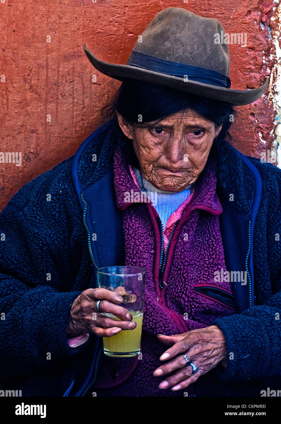 Peruvian woman drink "Chicha Stock Photo - Alamy