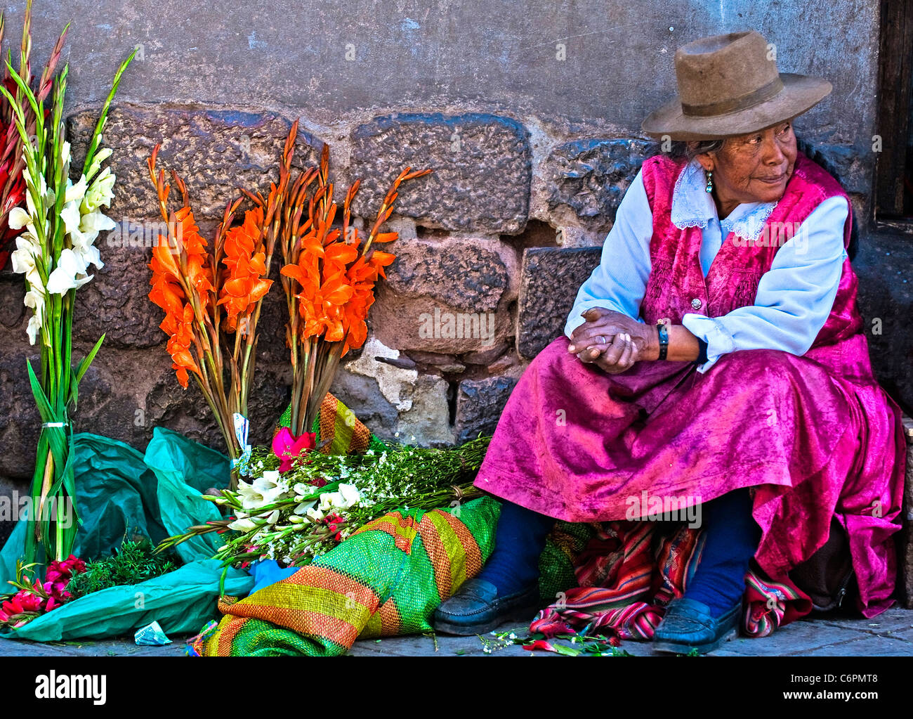 Peru cusco market flowers hi-res stock photography and images - Alamy