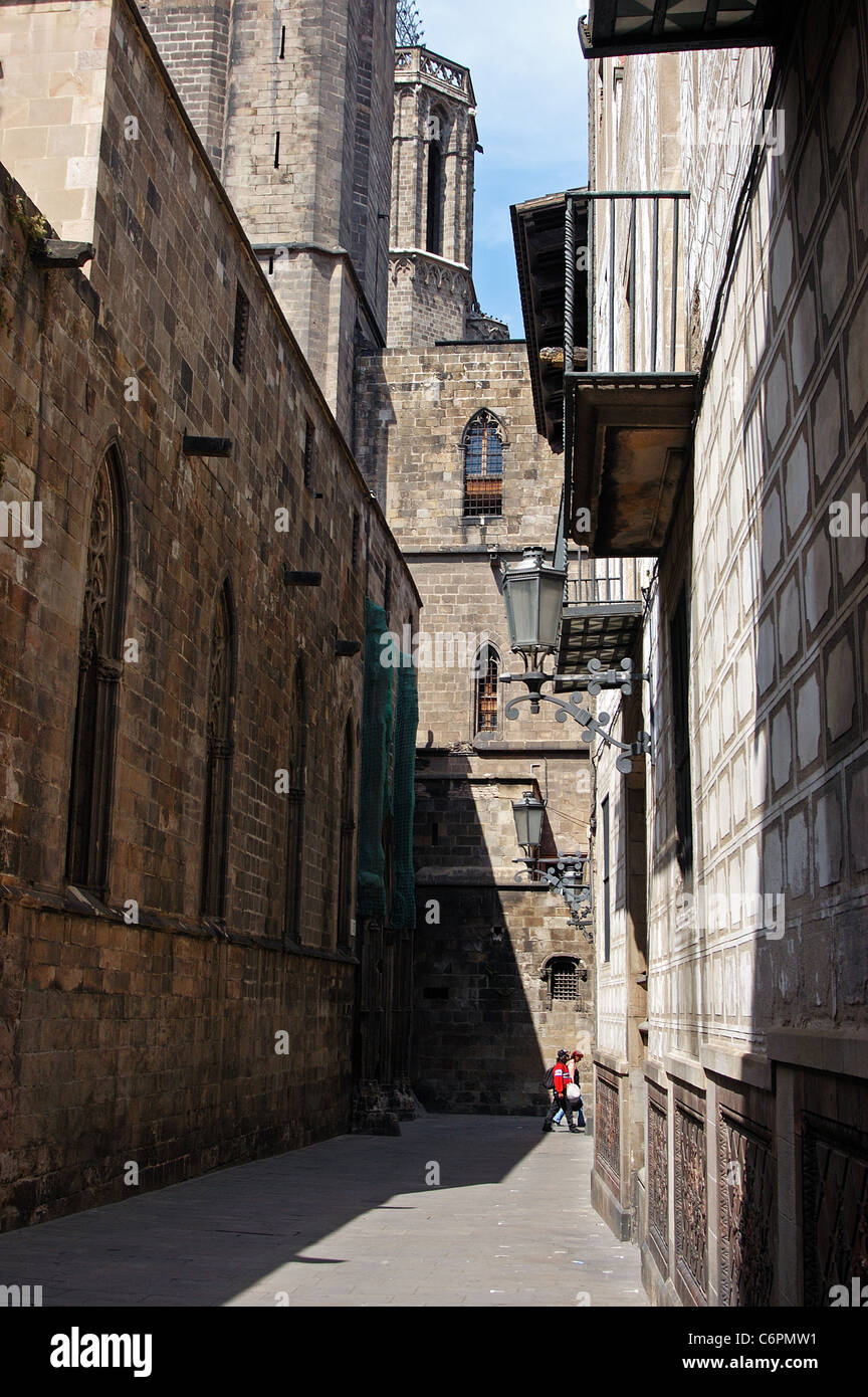 Back street in the Barri Gotic (Gothic Quarter), Barcelona, Catalonia ...