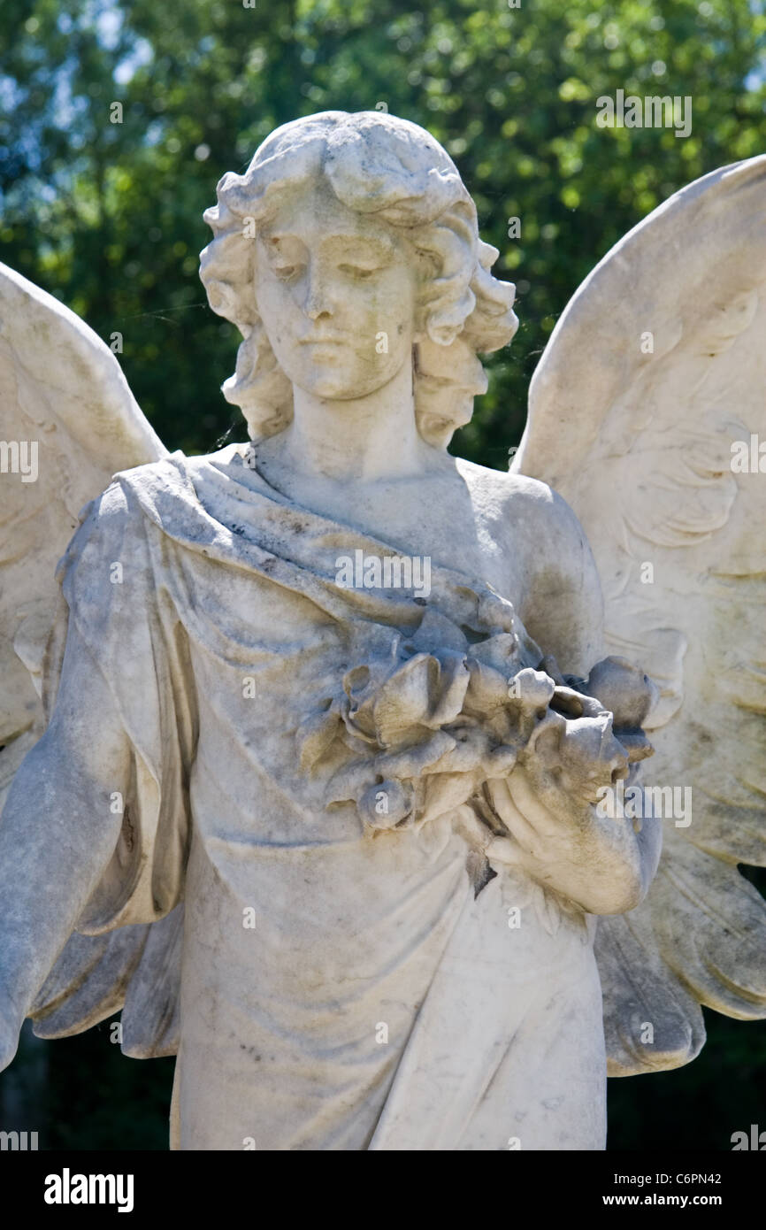 Angel monument cemetery hi-res stock photography and images - Alamy