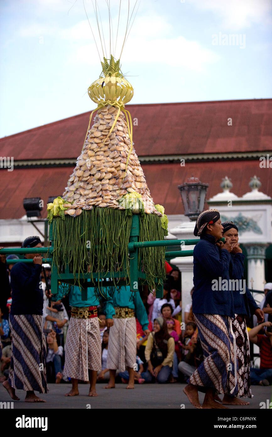 Gunungan hi-res stock photography and images - Alamy