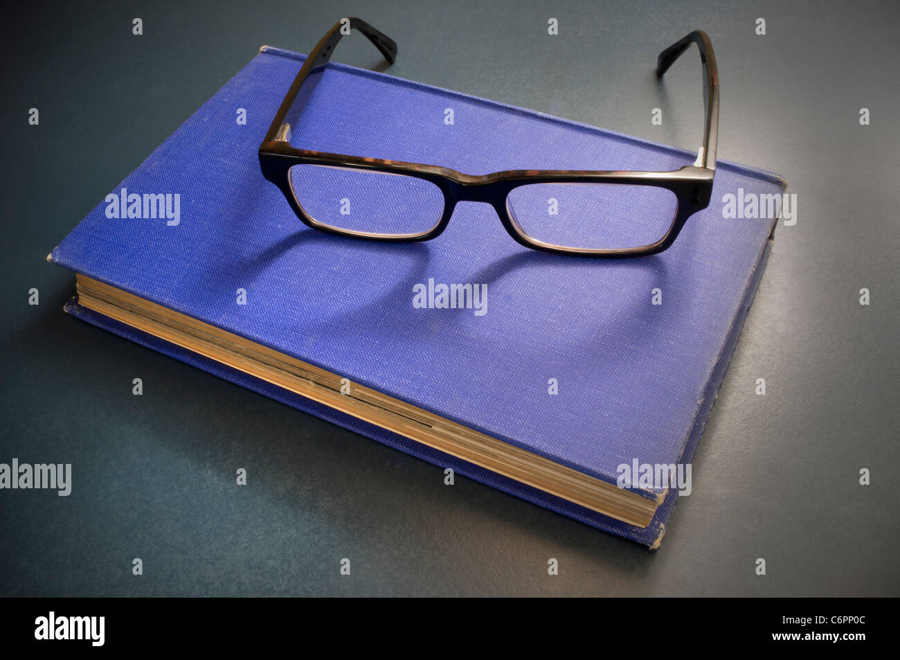 The blue story book hi-res stock photography and images - Alamy