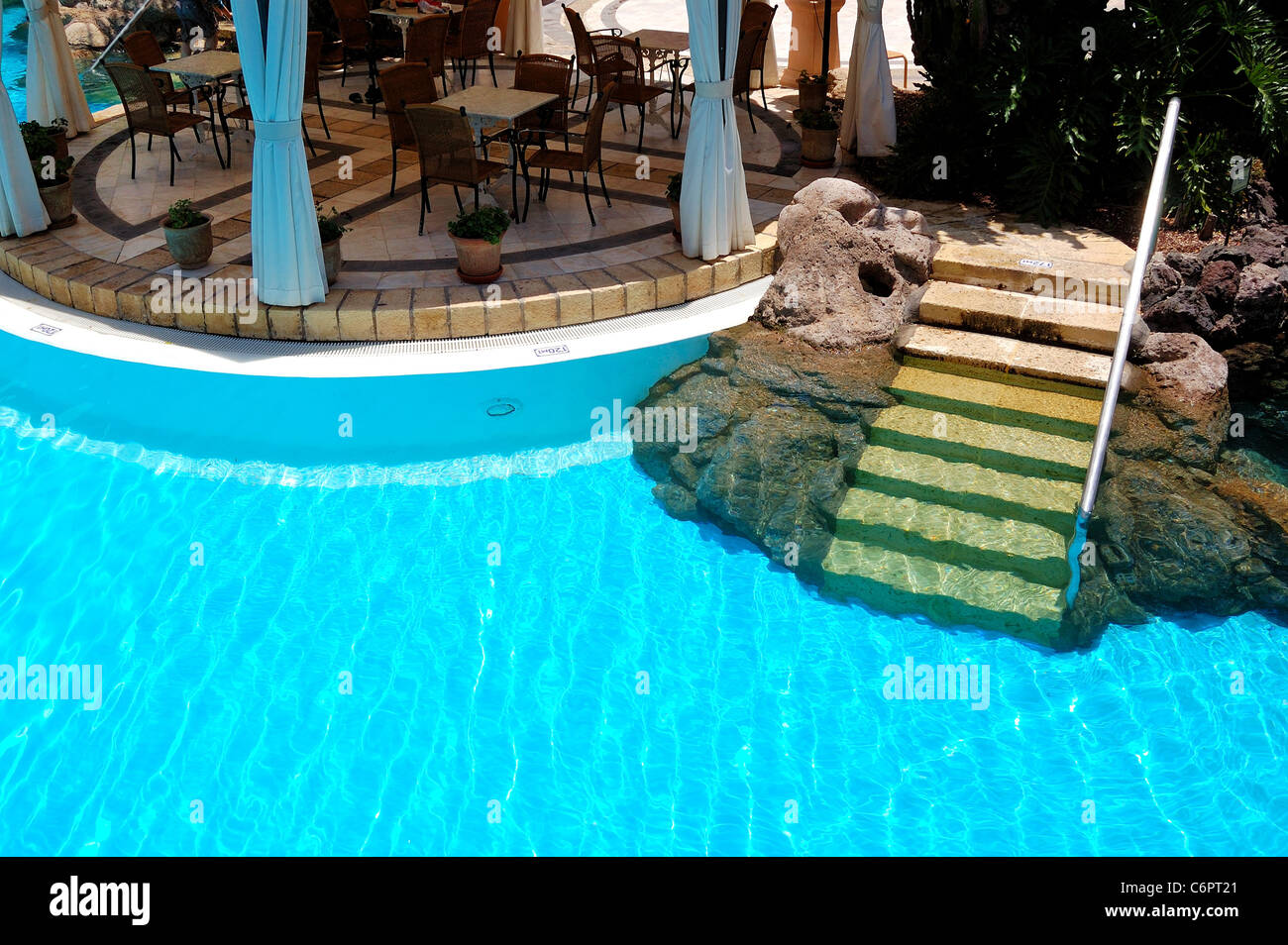Restaurant by the pool hi-res stock photography and images - Alamy