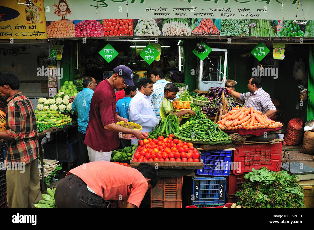 Vegetable market at Paharganj Stock Photo - Alamy