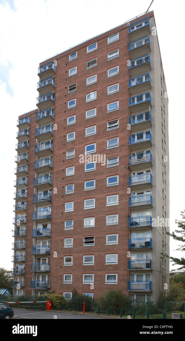 City council high rise flats hi-res stock photography and images - Alamy