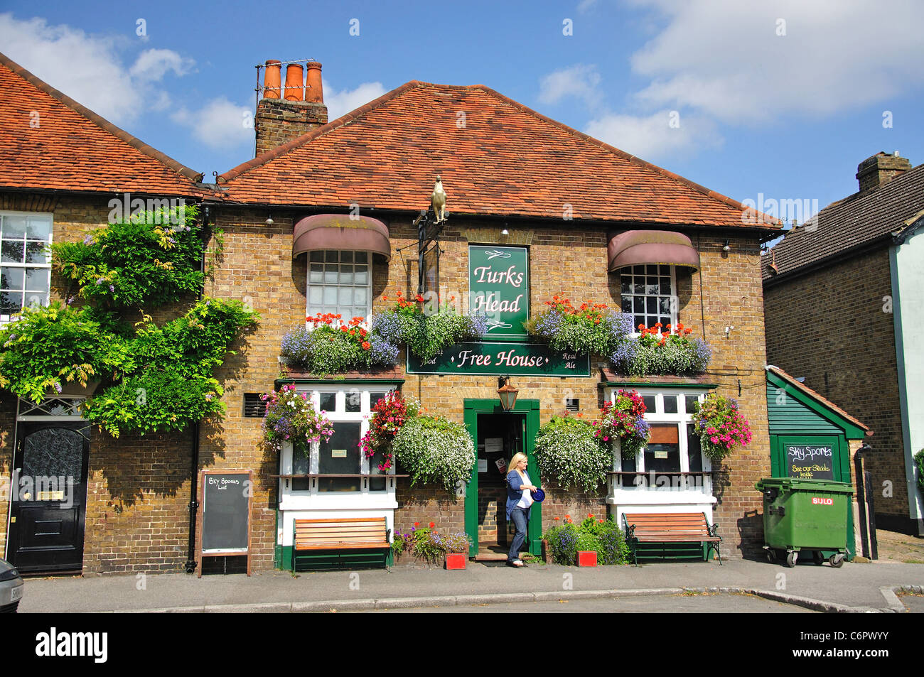 The Turks Head Pub, The Broadway, Laleham, Surrey, England, United ...