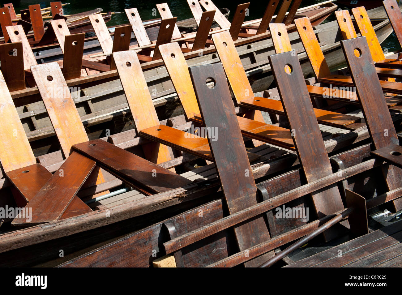 Traditional wooden punt hi-res stock photography and images - Alamy