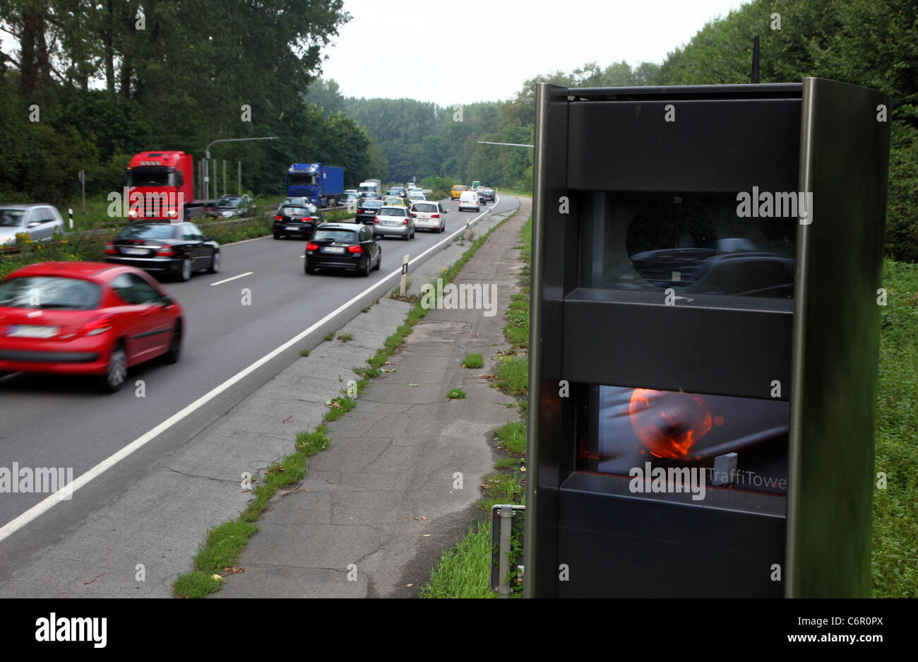 Flashing speed camera hi-res stock photography and images - Alamy