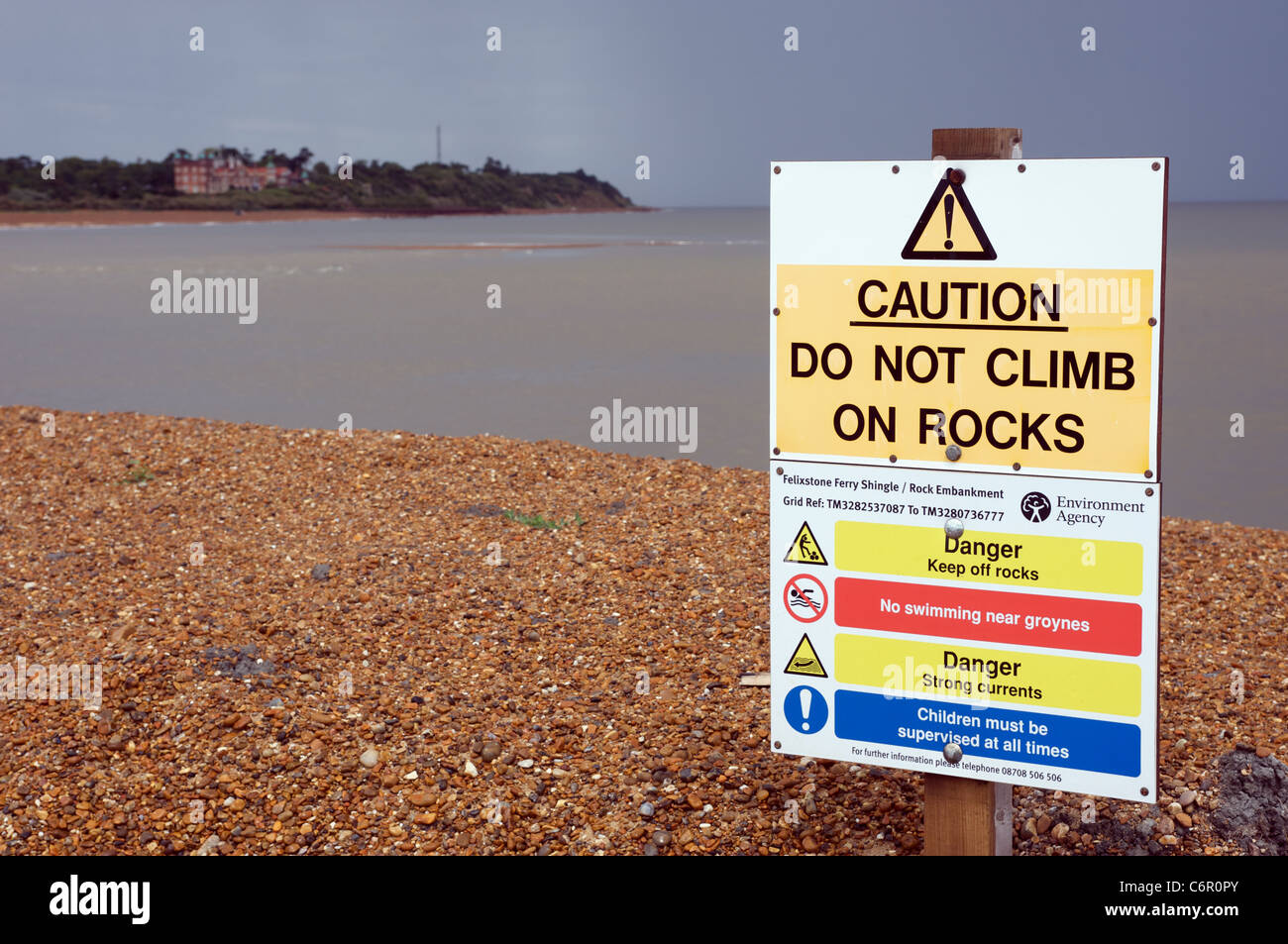 Caution do not climb on rocks sign Stock Photo - Alamy