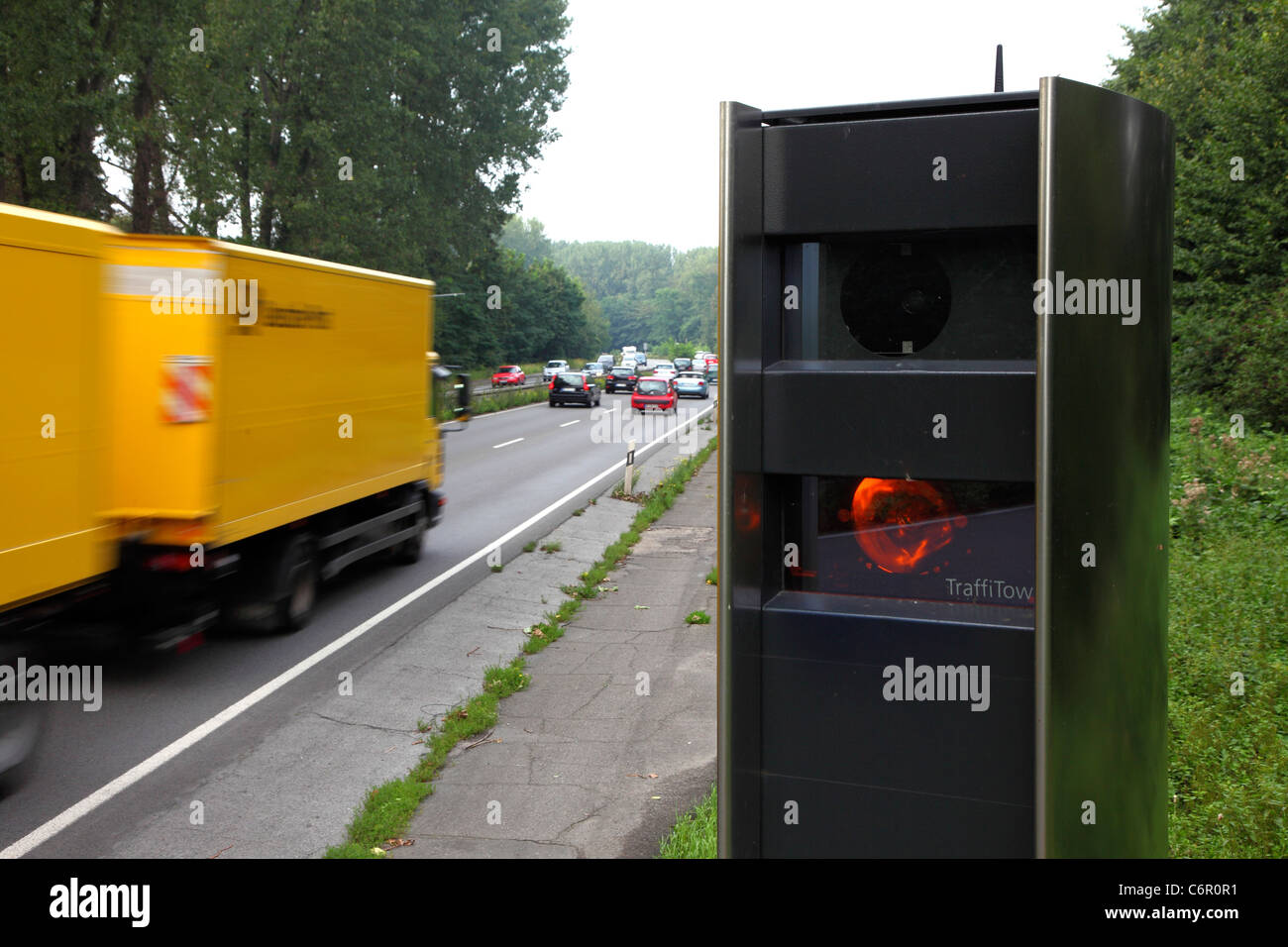Flashing speed camera hi-res stock photography and images - Alamy