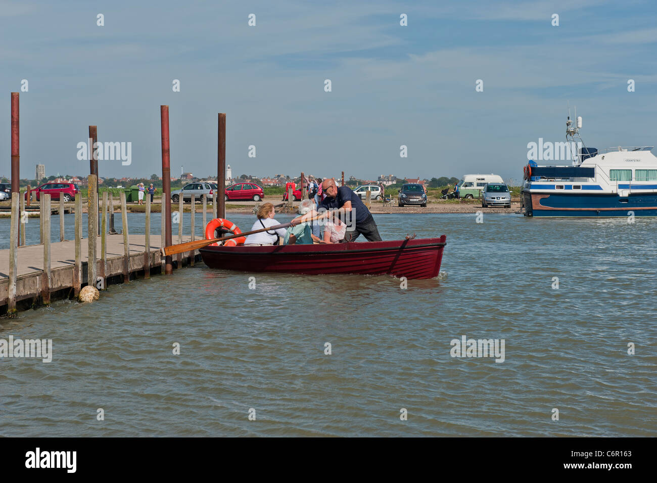 Ferry rowing boat hi-res stock photography and images - Alamy