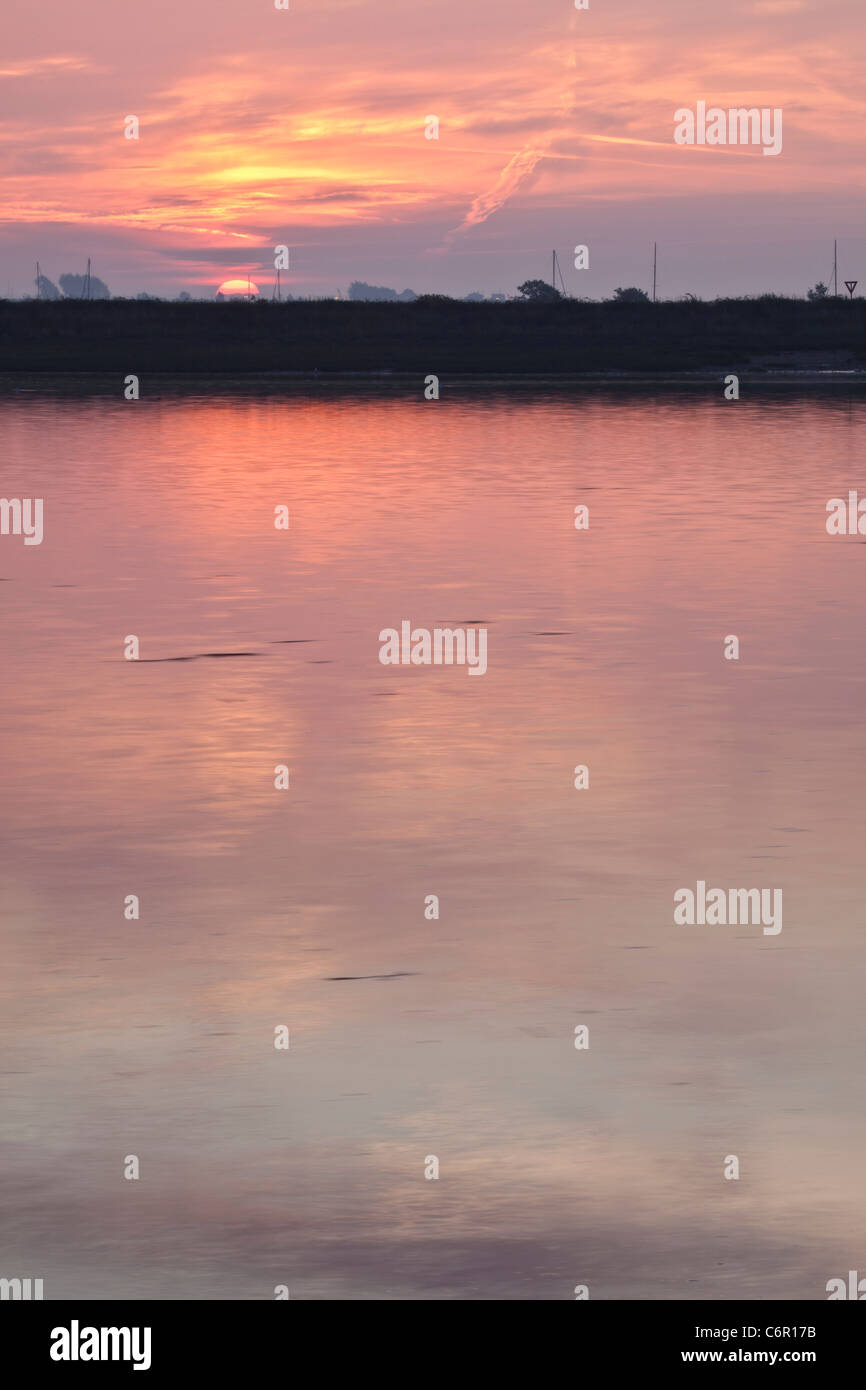 The sun appears on the horizon hi-res stock photography and images - Alamy