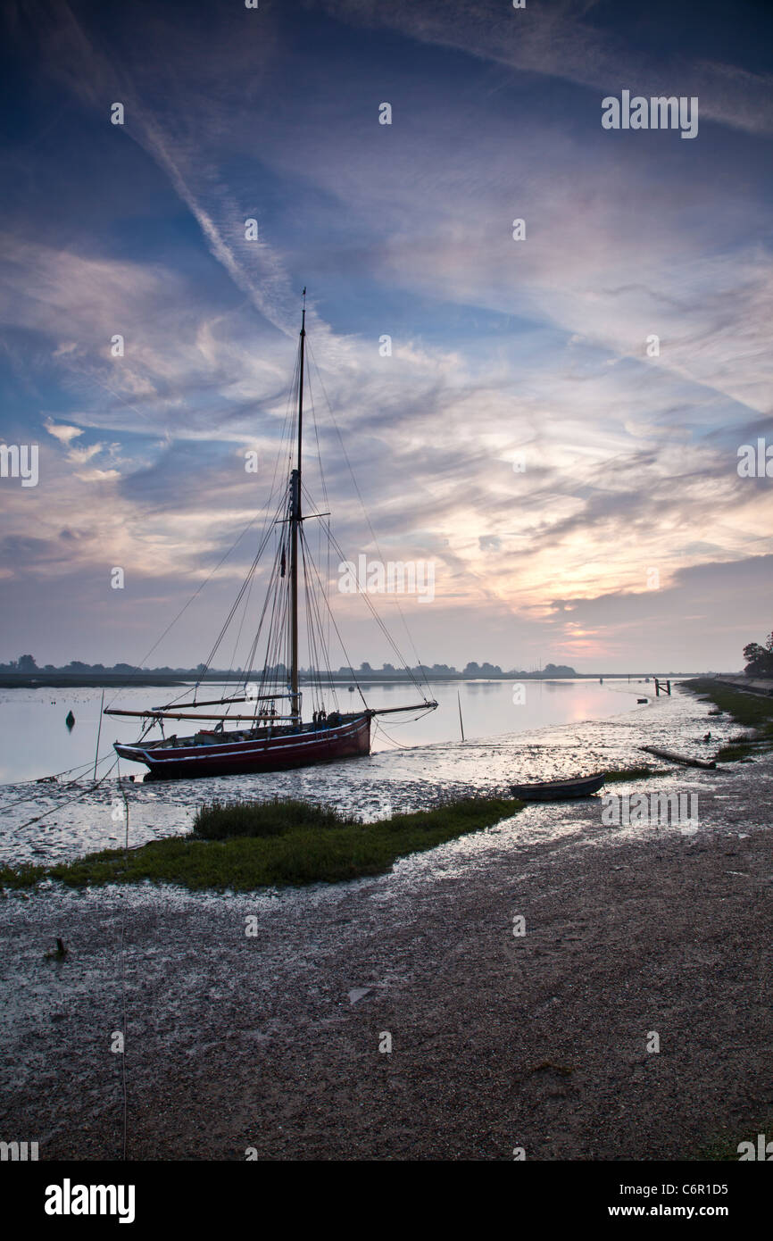 Barge Moored on Blackwater Estuary at Maldon during Ebb Tide Stock ...