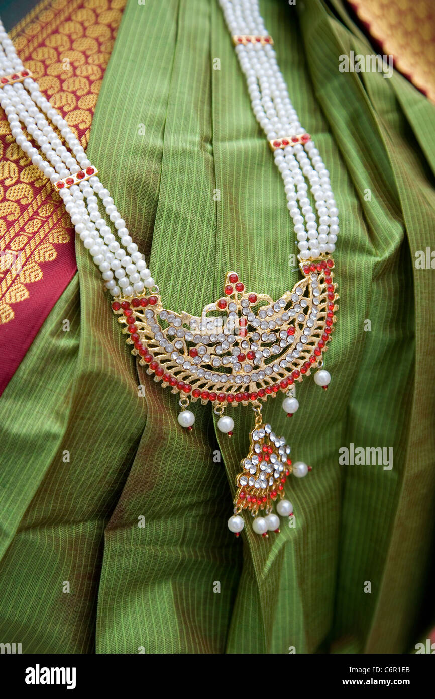 Indian womans traditional costume hi-res stock photography and images ...