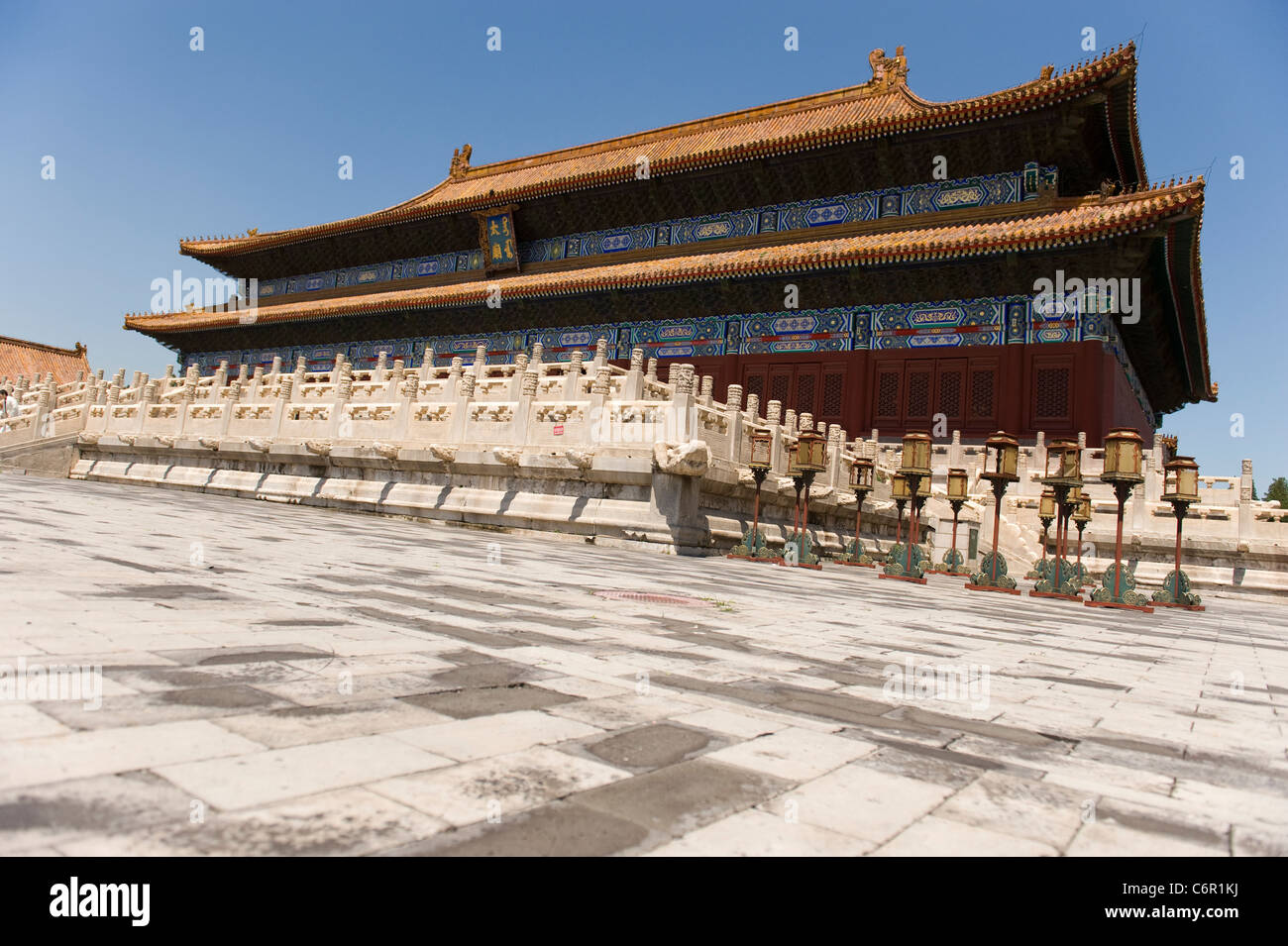 Forbidden City temple and lantern stands Stock Photo - Alamy