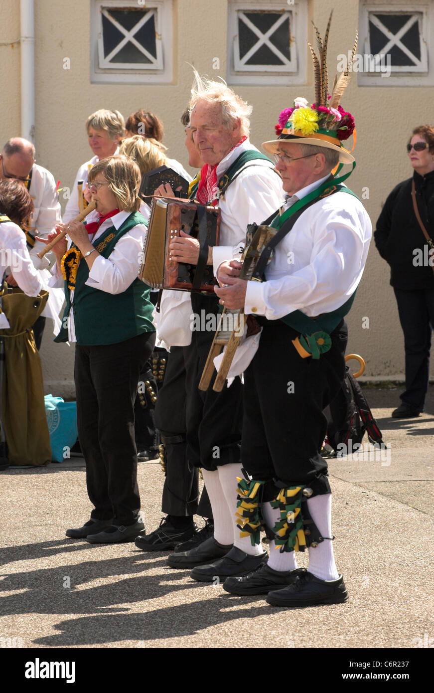Morris dancers musicians hi-res stock photography and images - Alamy