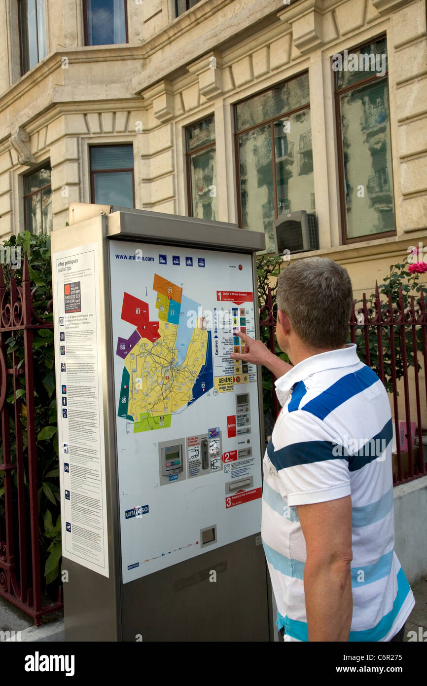 Stand around map hi-res stock photography and images - Alamy