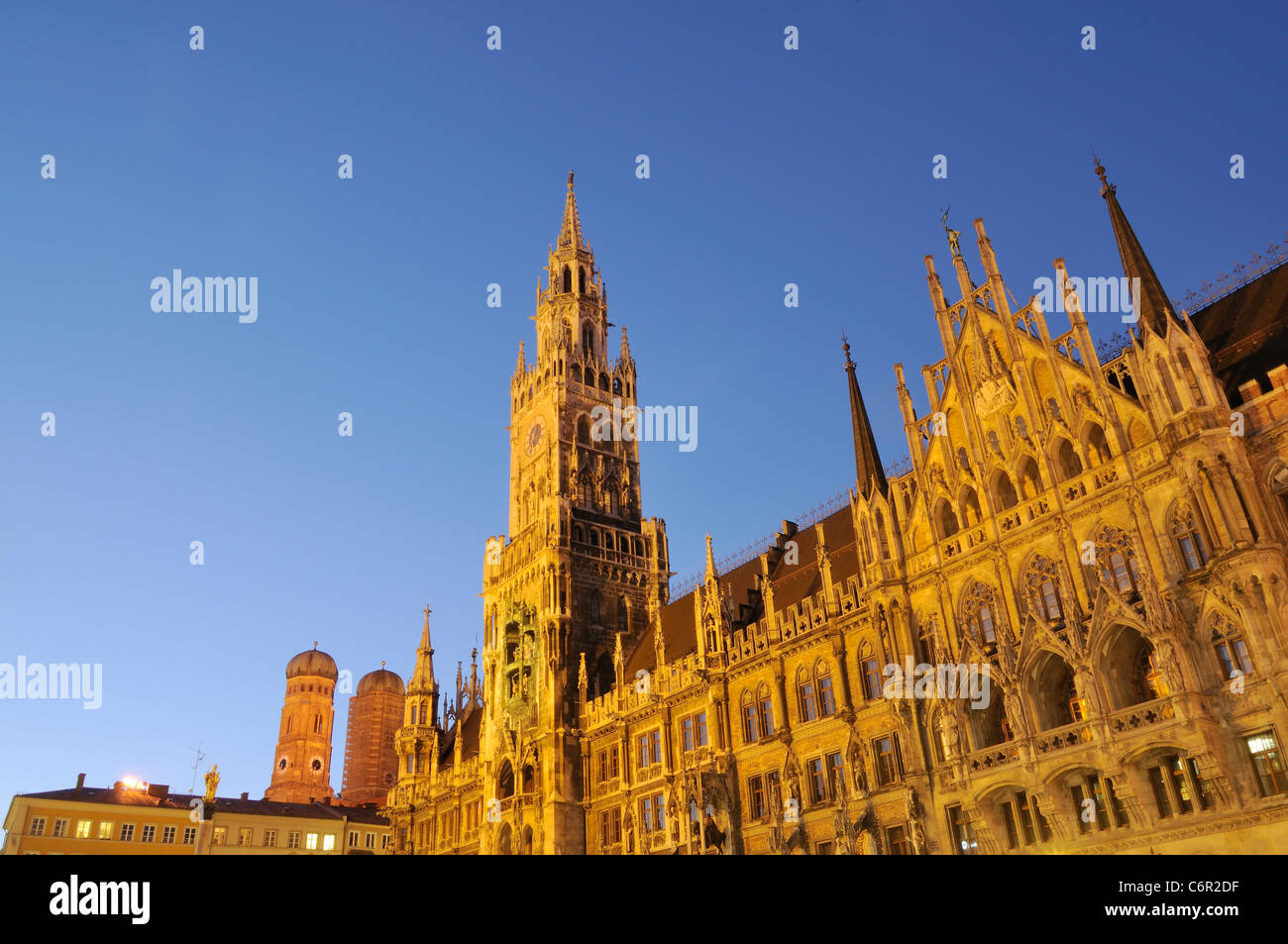 Marienplatz with city hall hi-res stock photography and images - Alamy