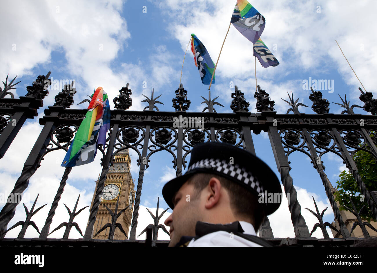 The gates flags hi-res stock photography and images - Alamy