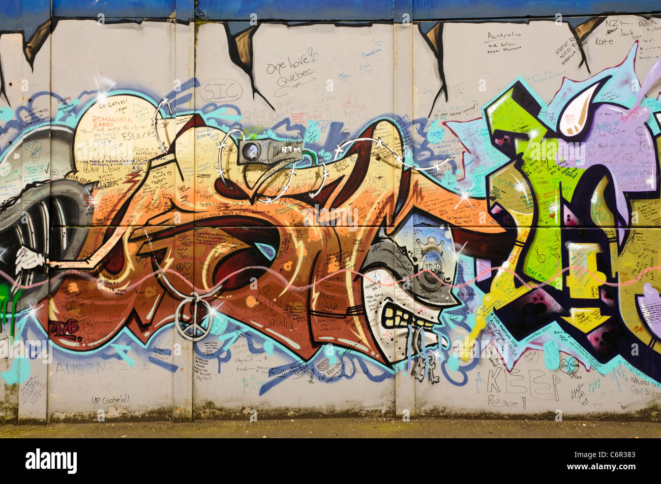 Peace walls hi-res stock photography and images - Alamy