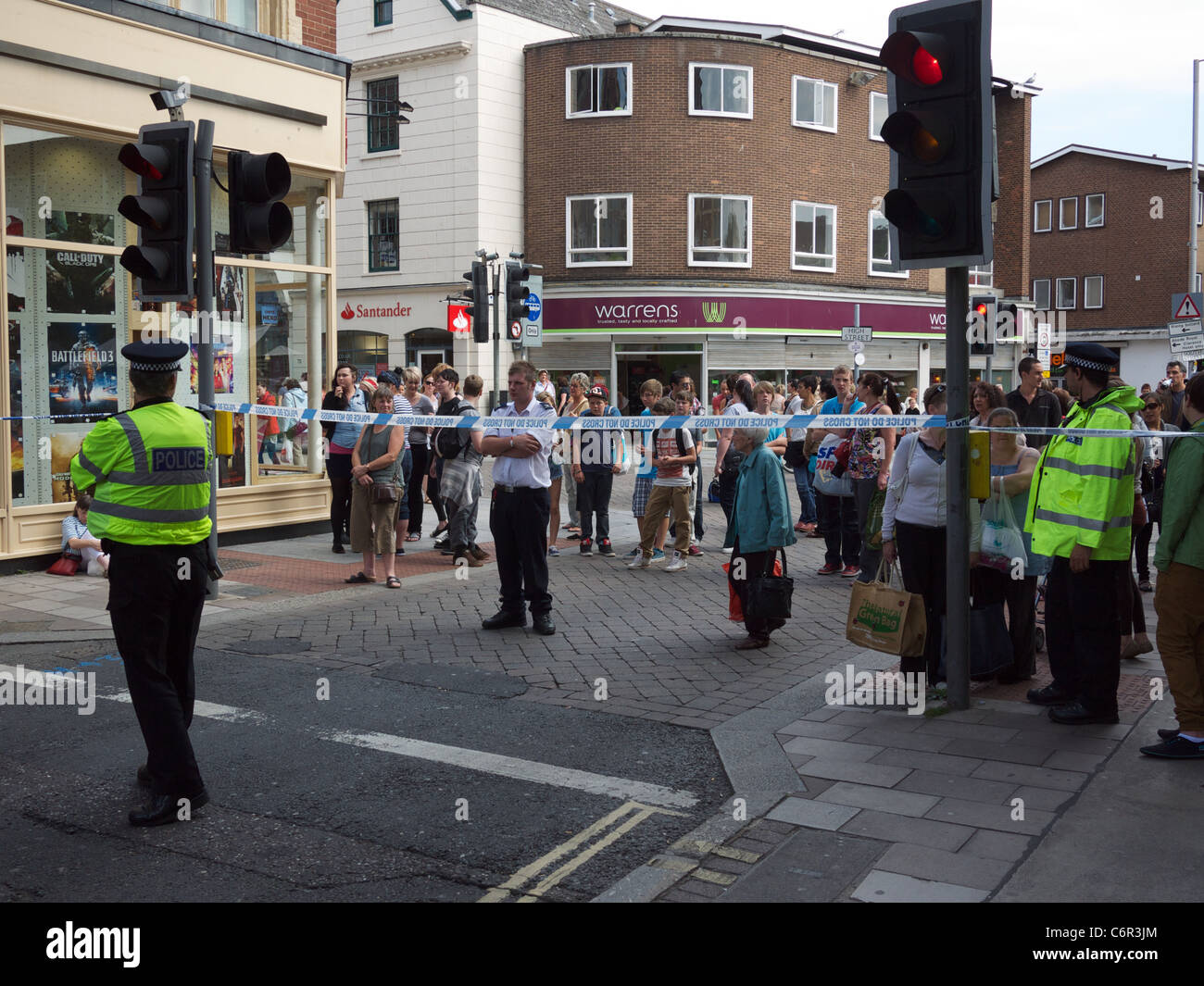 Police cordon line hi-res stock photography and images - Alamy