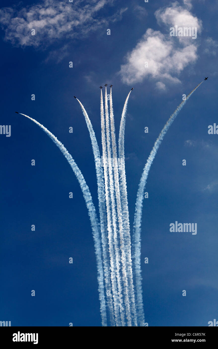 Red arrows plane pattern hi-res stock photography and images - Alamy