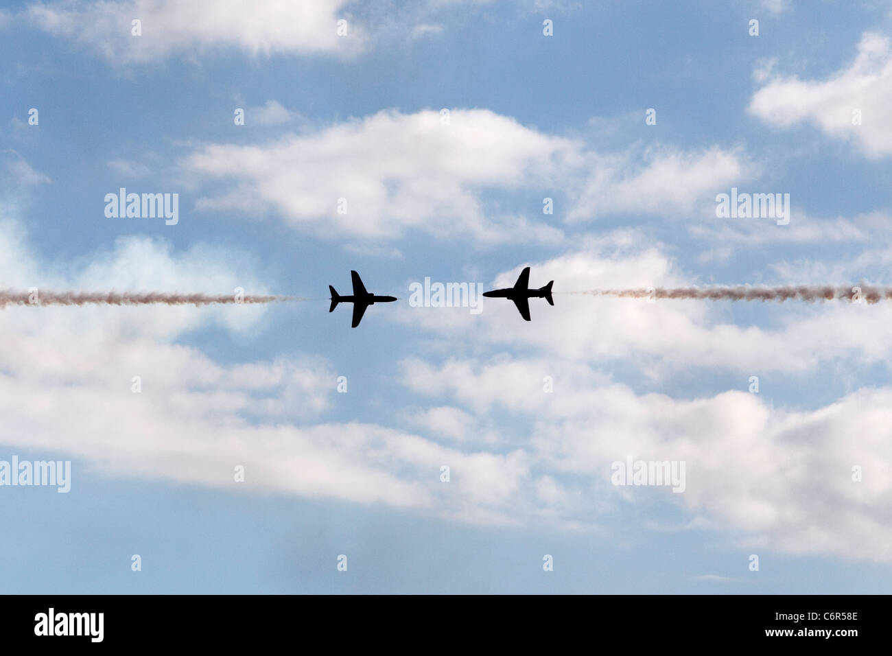 Two jets crossover stunt flying sky hi-res stock photography and images ...