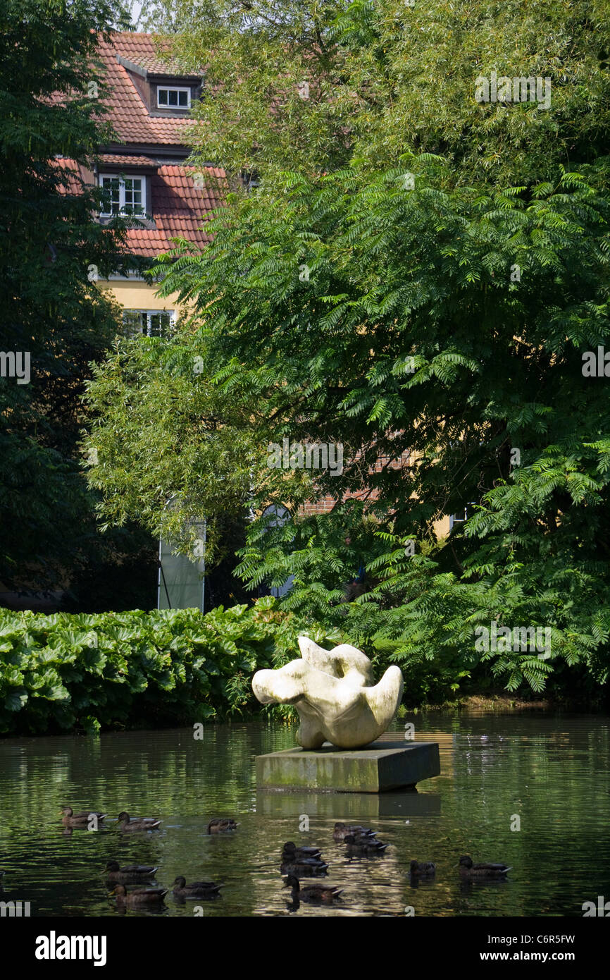 Modern sculpture in a pond hi-res stock photography and images - Alamy