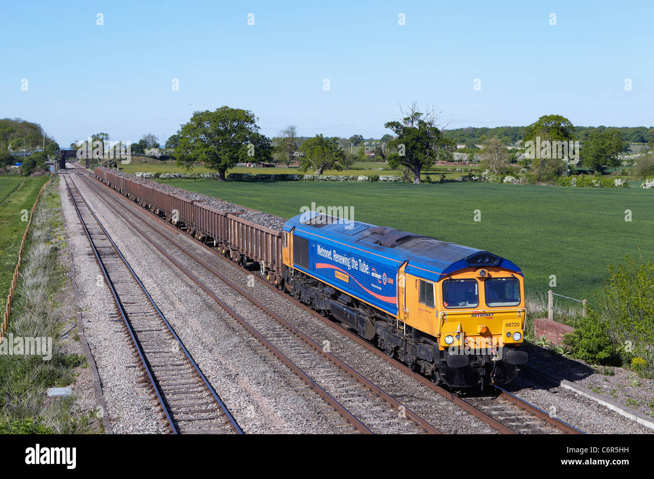 Scrap train uk hi-res stock photography and images - Alamy