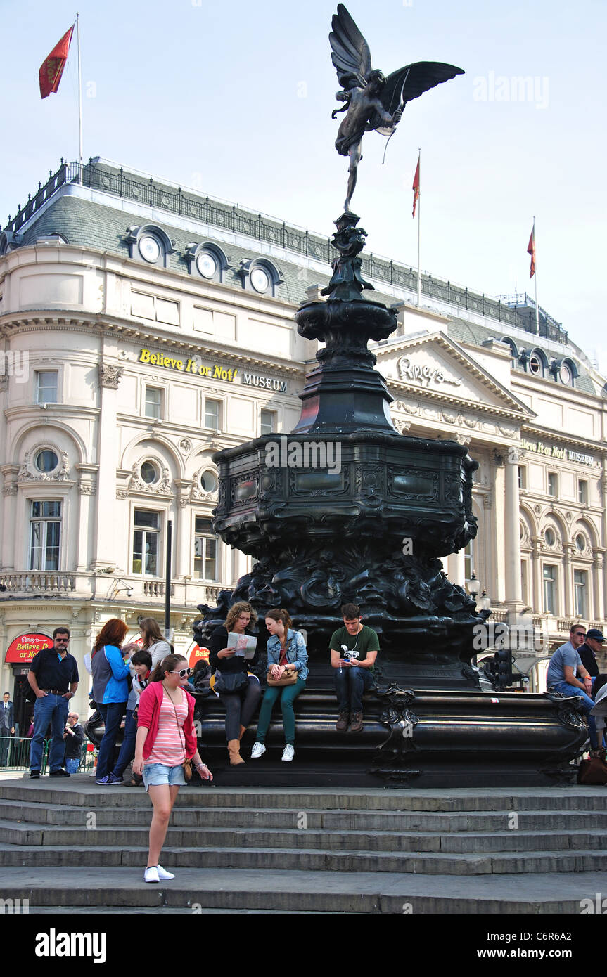 Statue of Anteros on Shaftesbury Memorial Fountain, Piccadilly Circus ...