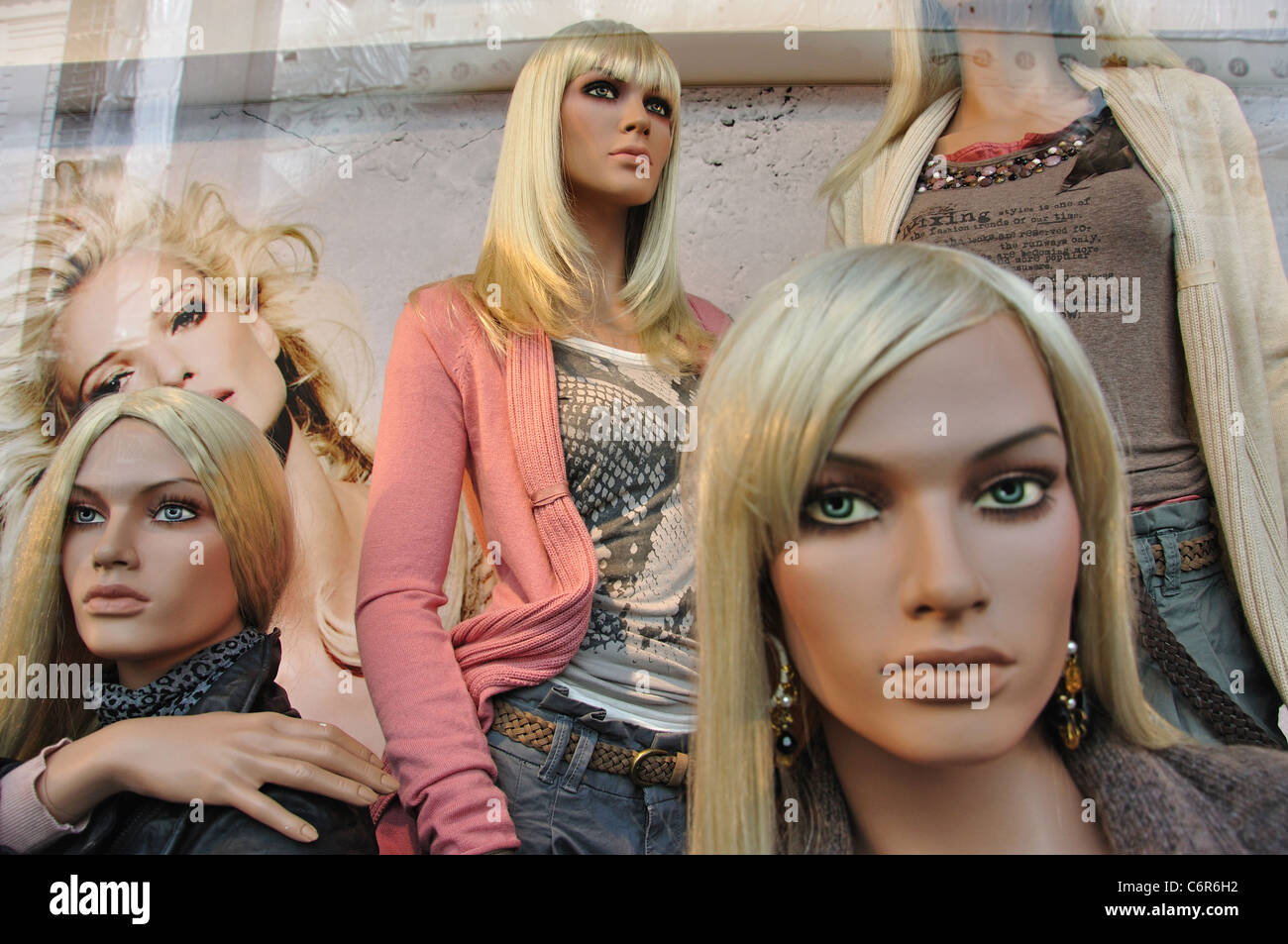 Window dummies in fashion shop, Regent Street, West End, City of ...
