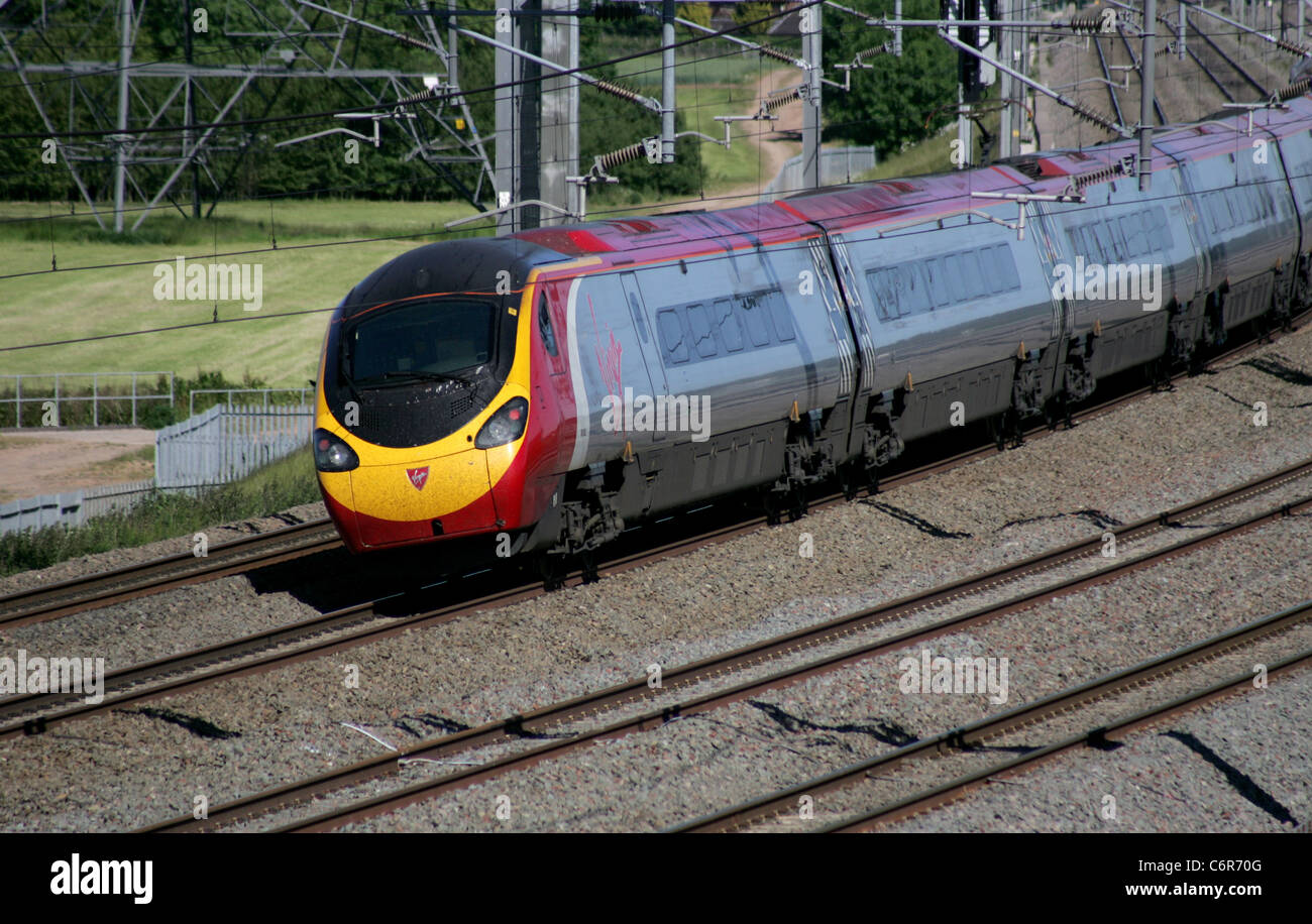 Uk tilting trains hi-res stock photography and images - Alamy