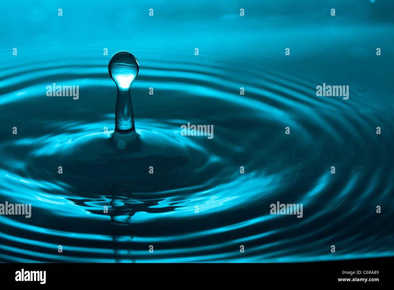 Drop splashing hi-res stock photography and images - Alamy