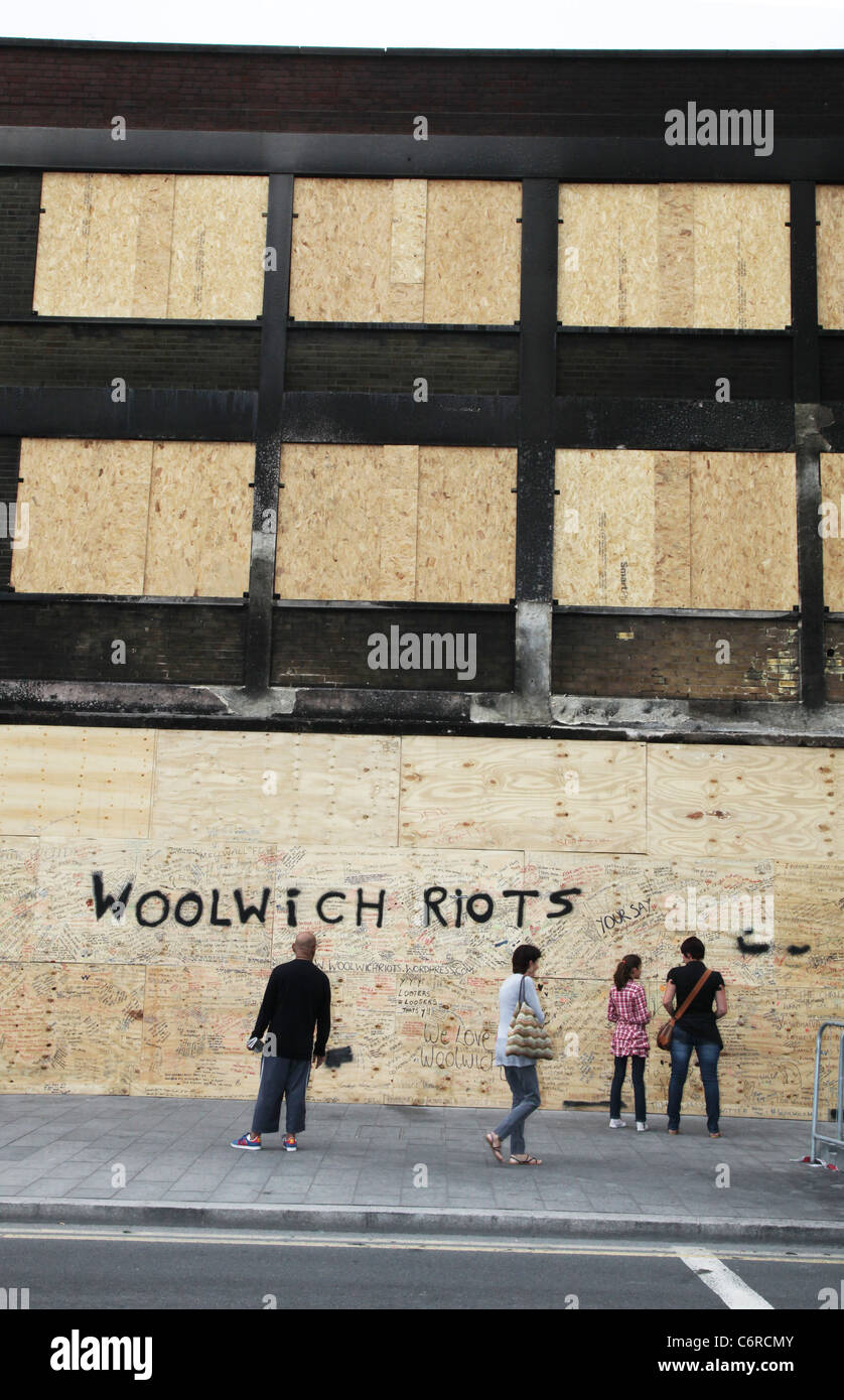 Aftermath of the Woolwich Riots 2011 Stock Photo - Alamy