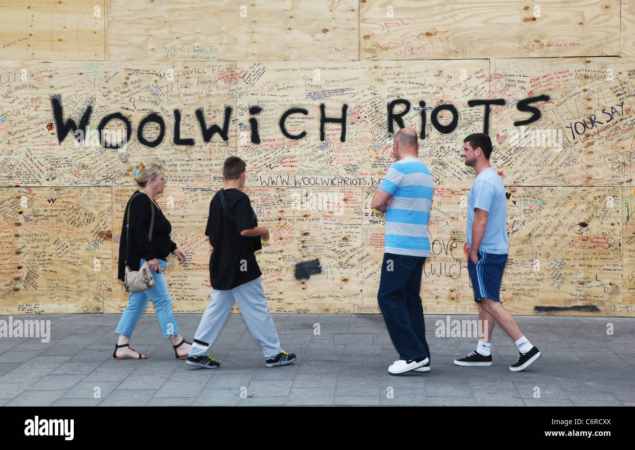 Aftermath of the Woolwich Riots 2011 Stock Photo - Alamy
