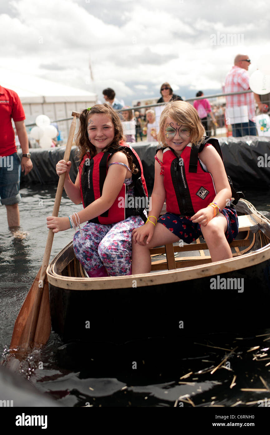 A coracle welsh hi-res stock photography and images - Alamy