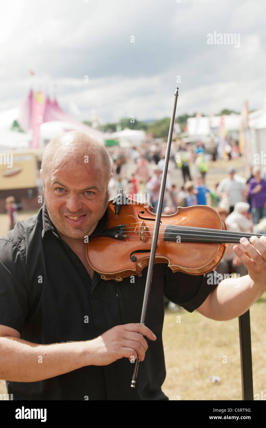 Gypsy fiddler hi-res stock photography and images - Alamy