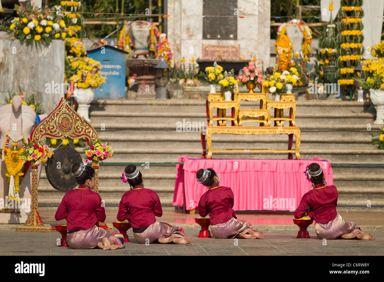 Thai traditional dance thailand hi-res stock photography and images - Alamy