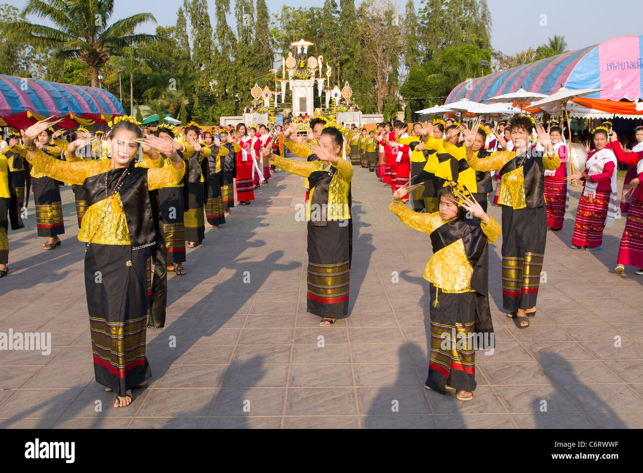 Thai traditional dance thailand hi-res stock photography and images - Alamy