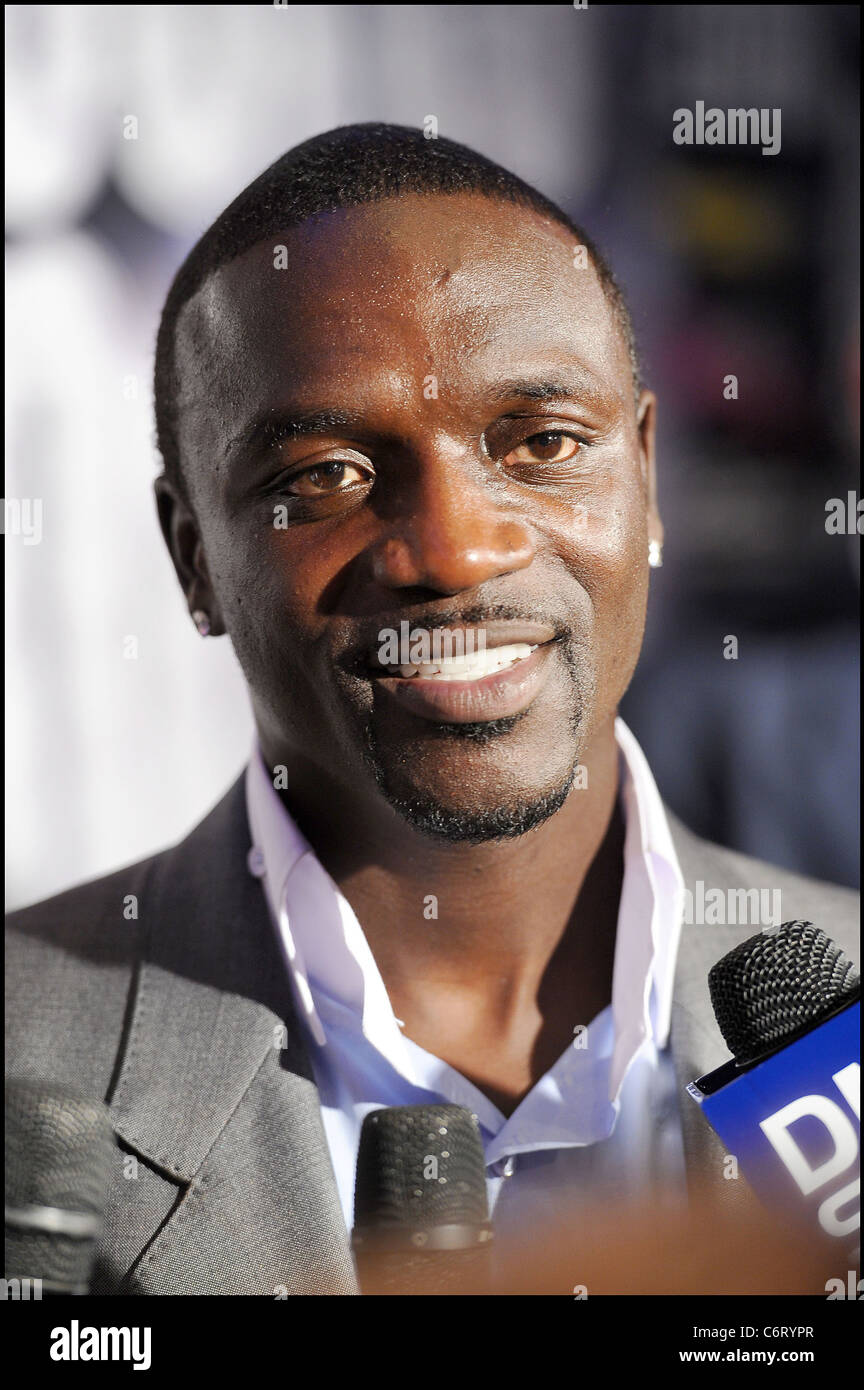 Akon 2010 World Music Awards at the Sporting Club - Press Room Monte ...