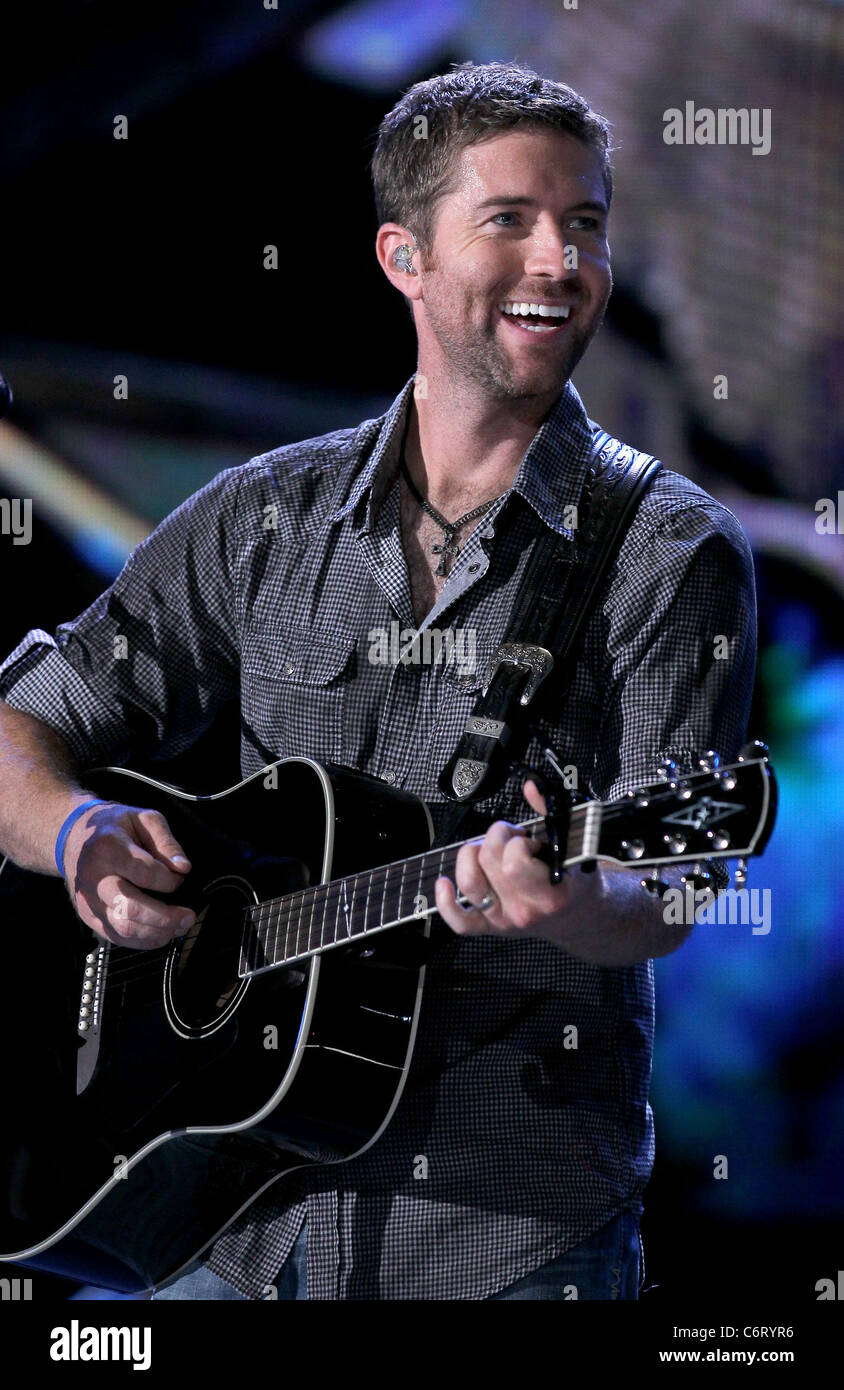 Josh Turner 2010 CMA Music Festival Nightly Concerts at LP Field - Day ...