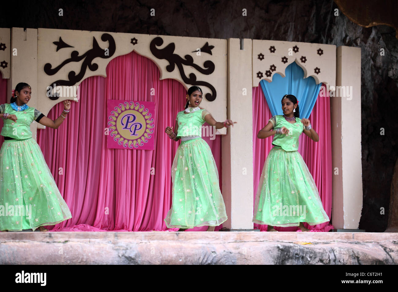 Hindu dance stage hi-res stock photography and images - Alamy