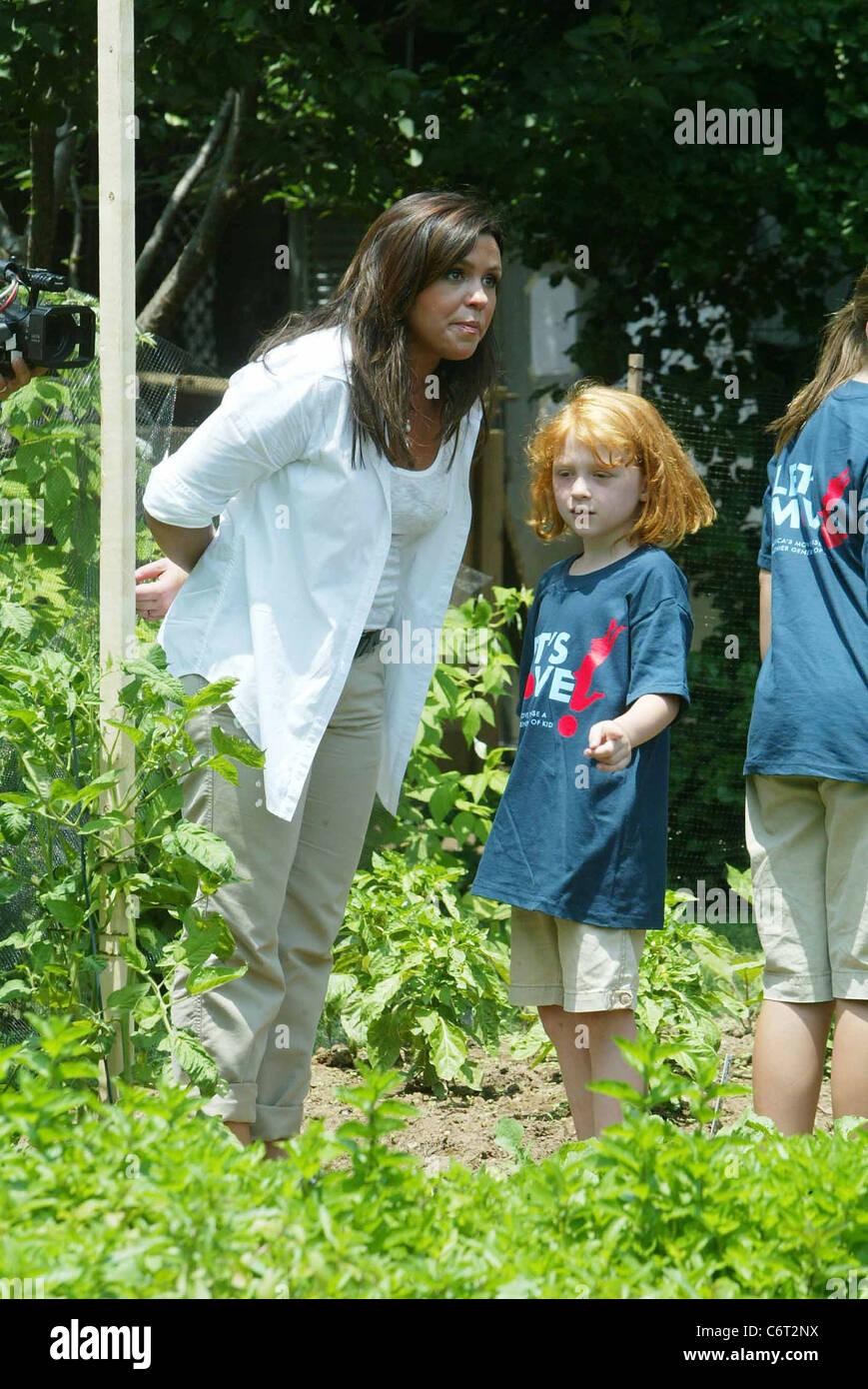 Rachael Ray First Lady Michelle Obama does some gardening on the South ...