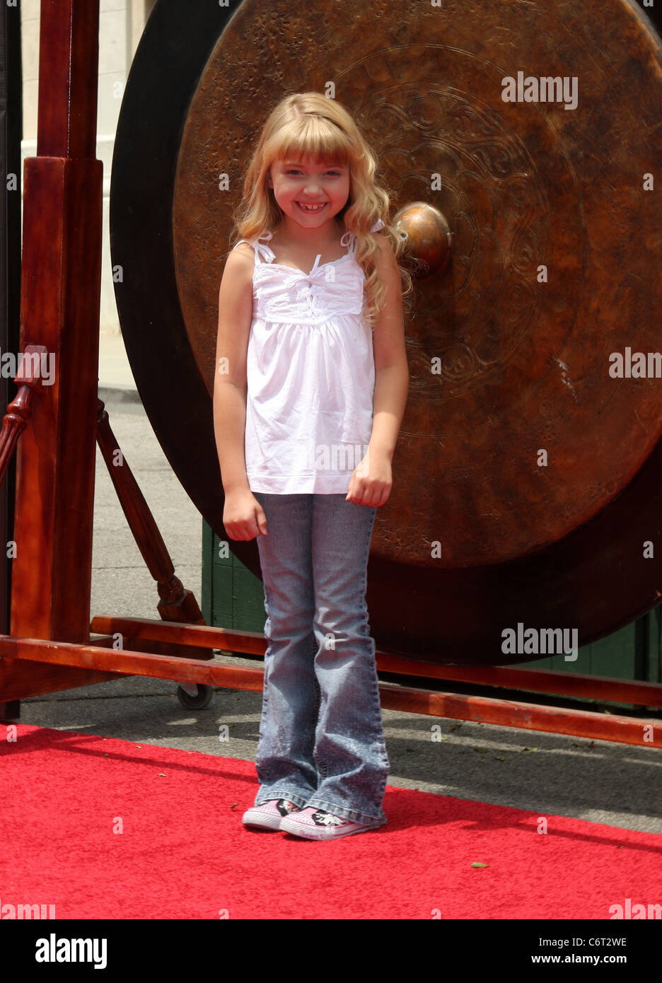 Samantha Bailey The 'Unnatural History' Cartoon Network World Premiere ...