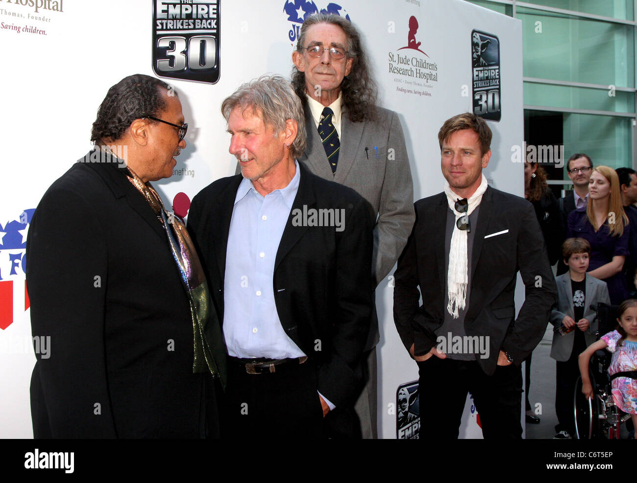 Billy Dee Williams, Harrison Ford, Peter Mayhew, & Ewan McGregor arrive ...
