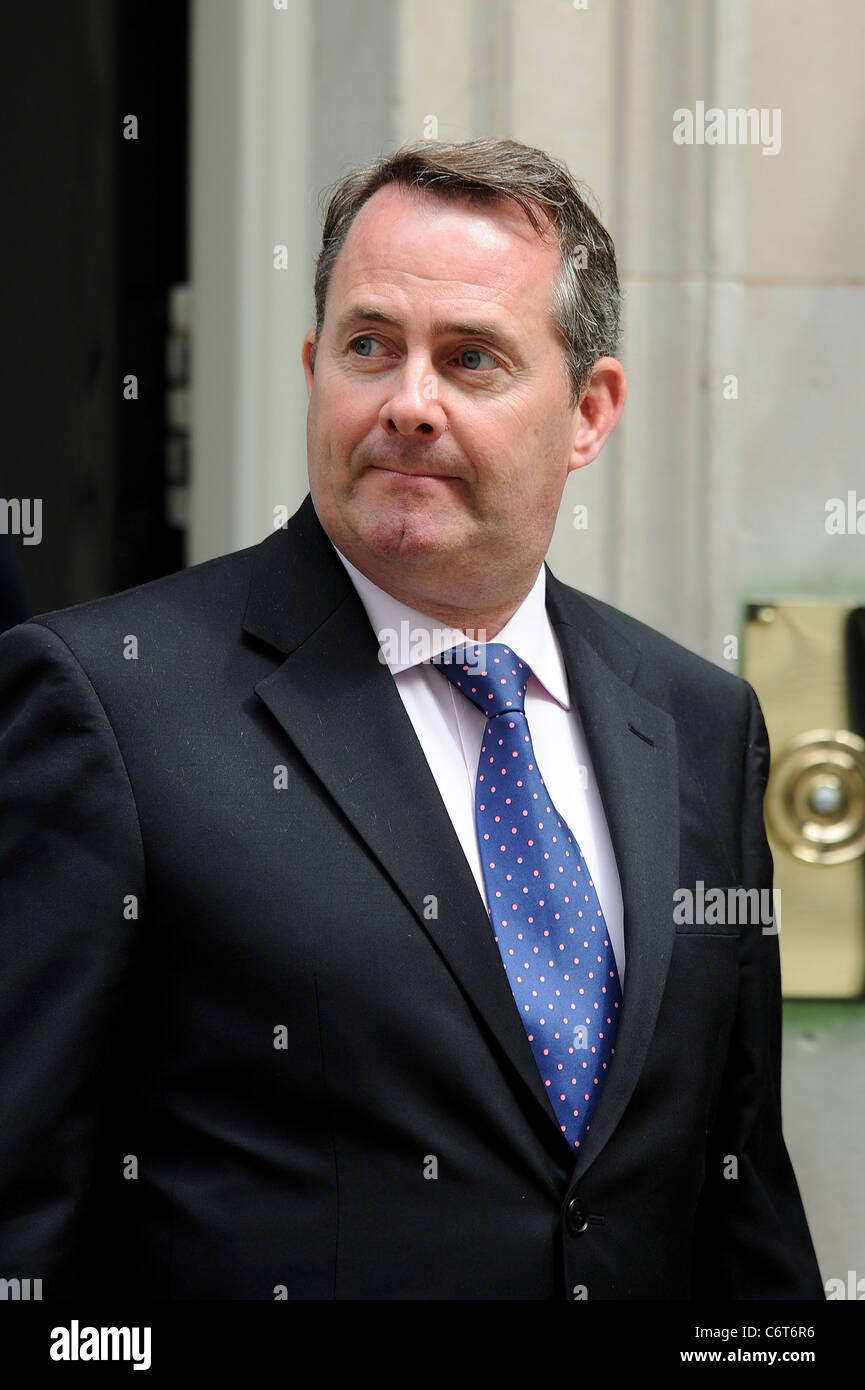 Liam fox leaves 10 downing street london hi-res stock photography and ...