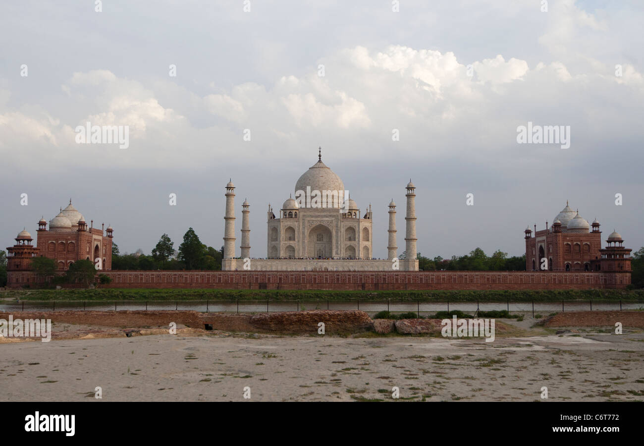 Backside of taj mahal hi-res stock photography and images - Alamy